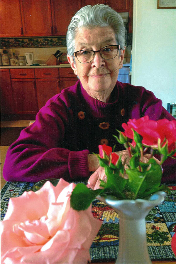 Memories & Celebrations of Life: Obituary - Barbara (Babs) Featherstone